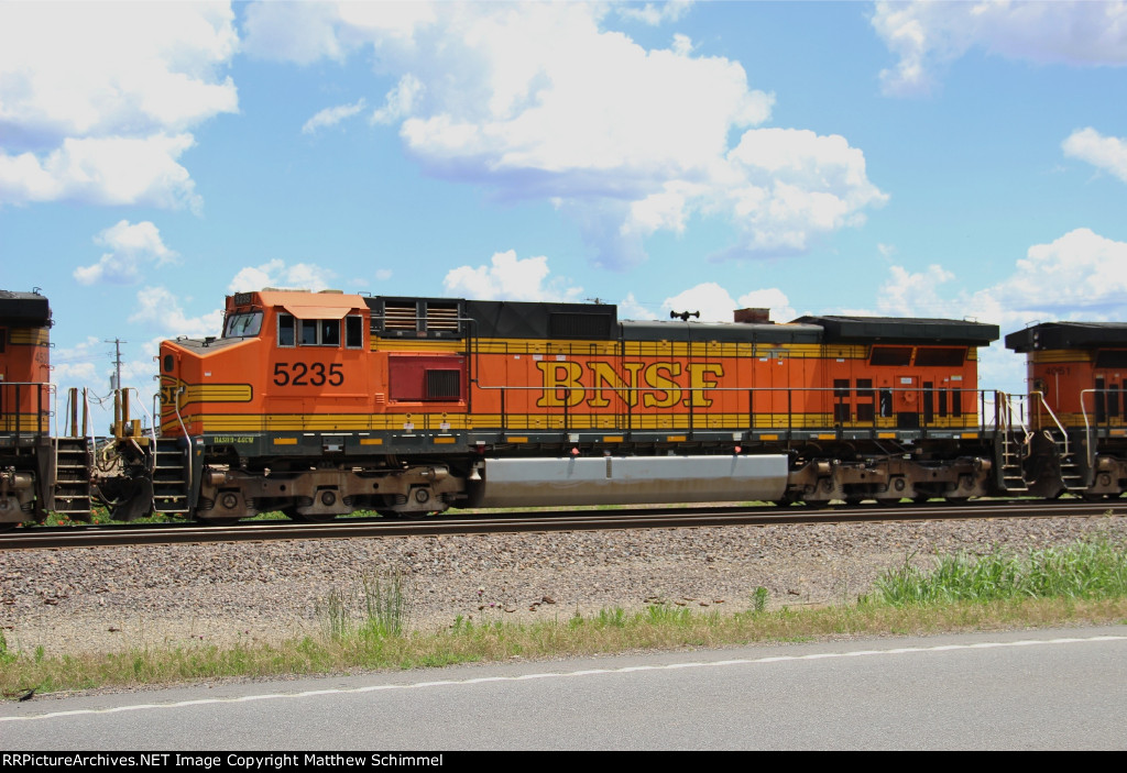 BNSF 5235